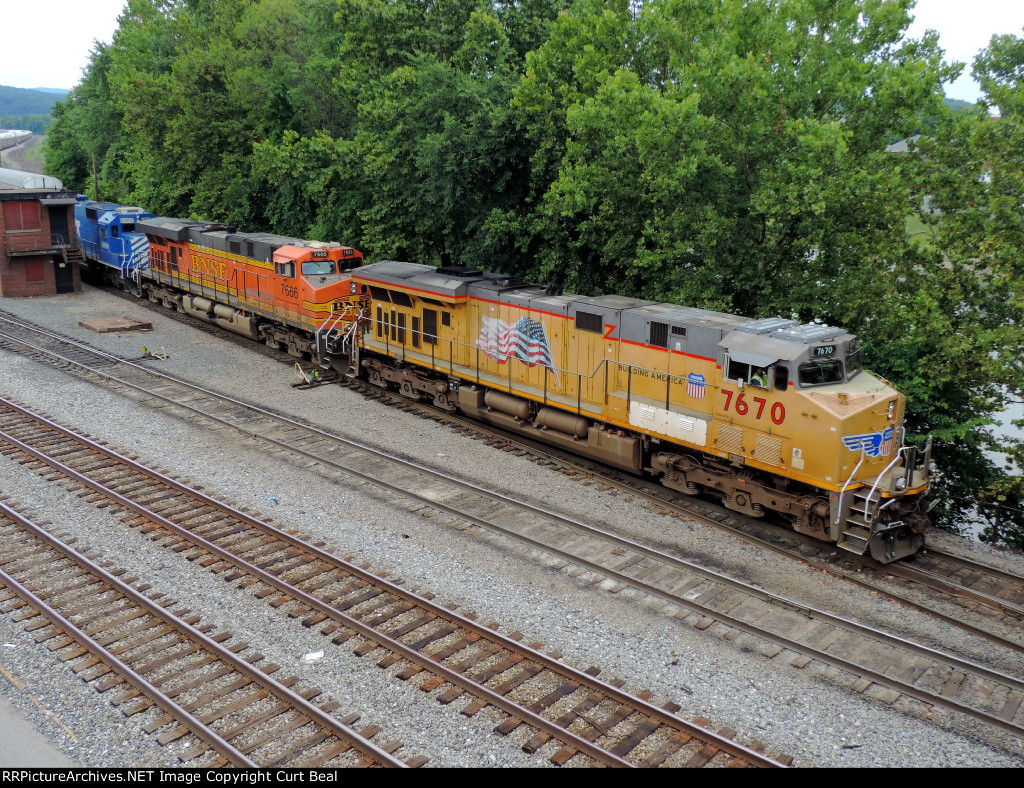 UP 7670, BNSF 7666, CITX 6000